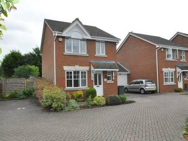 3 bedroom detached house for rent in The Street Tongham GU10