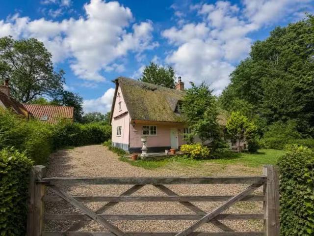 3 bedroom detached house for rent in The Street, Lidgate, Newm.