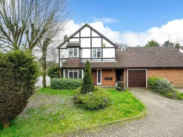 3 bedroom detached house for rent in Trinity Walk, Hemel Hemps.