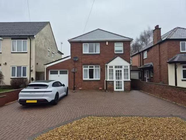 3 bedroom detached house for rent in Two Gates Lane, Halesowen.
