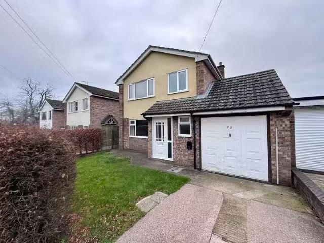 3 bedroom detached house for rent in Ullswater Road, Congleton.