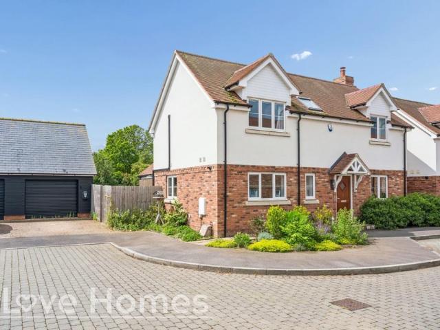 3 bedroom detached house for sale