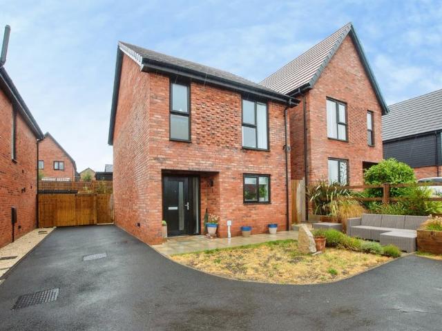 3 bedroom detached house for sale