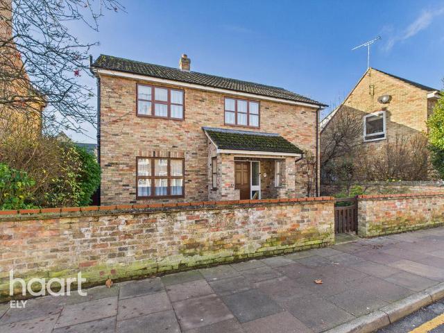 3 bedroom detached house for sale