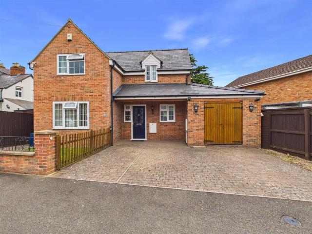 3 bedroom detached house for sale