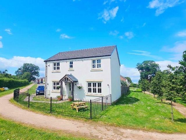 3 bedroom detached house for sale
