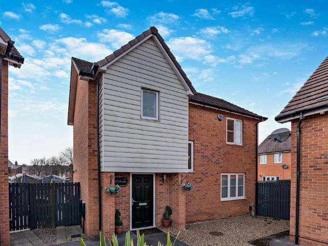 3 bedroom detached house for sale