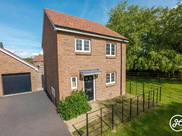 3 bedroom detached house for sale