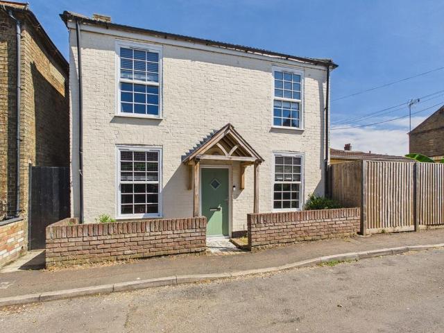 3 bedroom detached house for sale