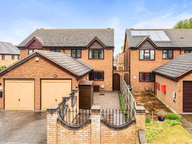 3 bedroom semi detached house for sale