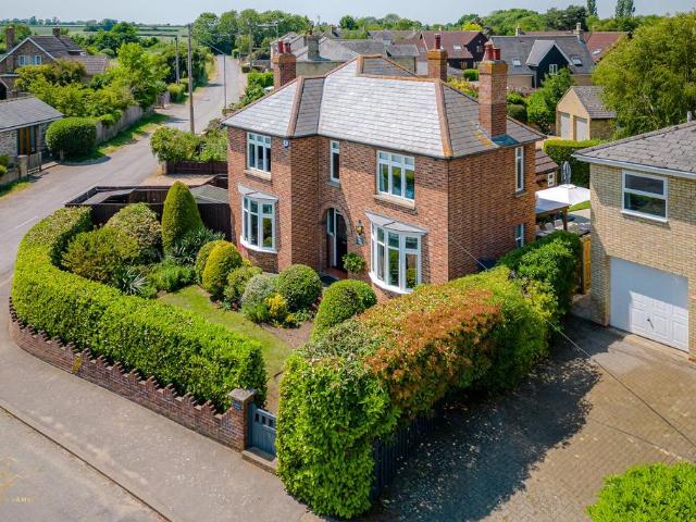 3 bedroom detached house for sale