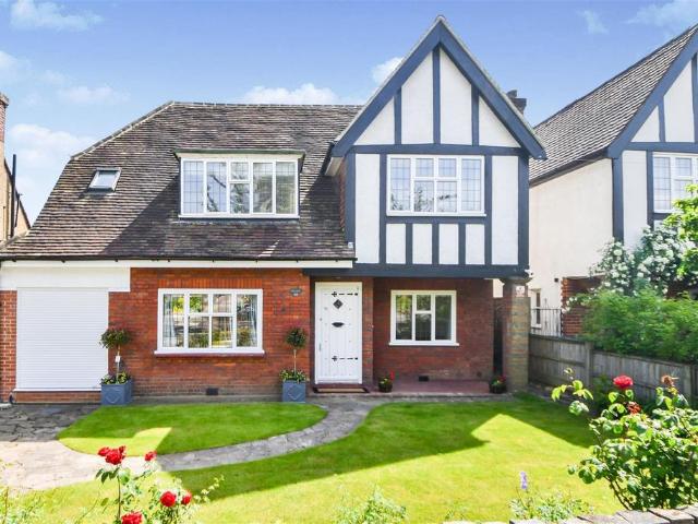3 bedroom link detached house for sale