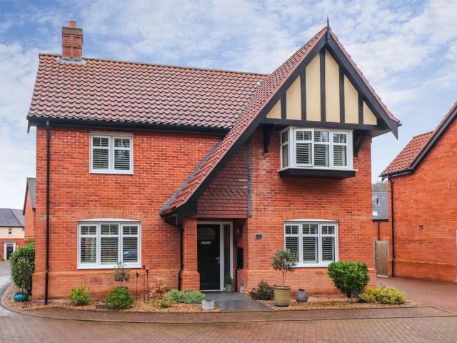 3 bedroom detached house for sale