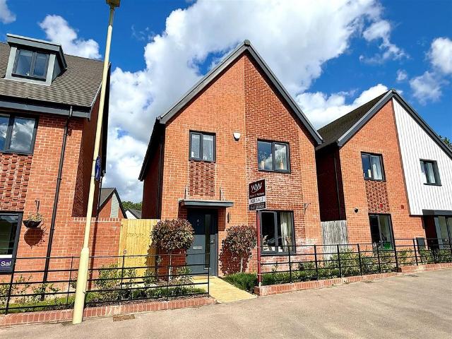3 bedroom detached house for sale