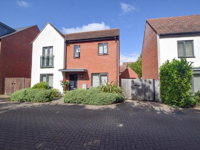 3 bedroom detached house for sale