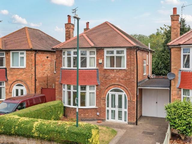 3 bedroom detached house for sale