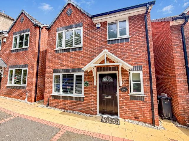 3 bedroom detached house for sale