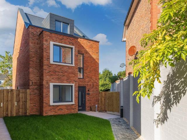 3 bedroom detached house for sale