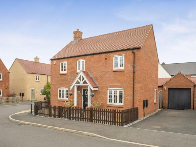 3 bedroom detached house for sale