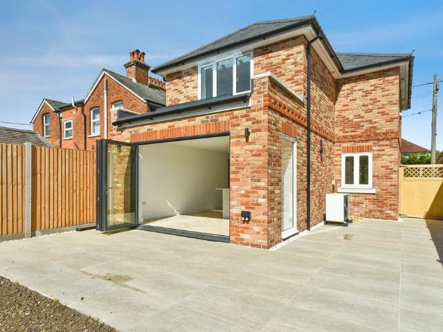 3 bedroom detached house for sale