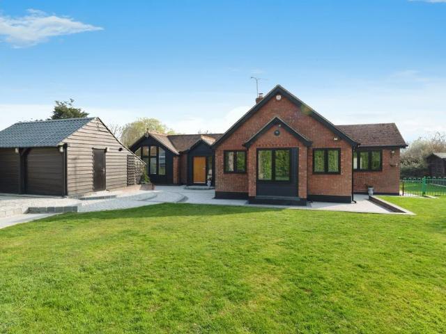 3 bedroom detached house for sale