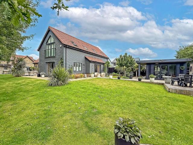 3 bedroom detached house for sale