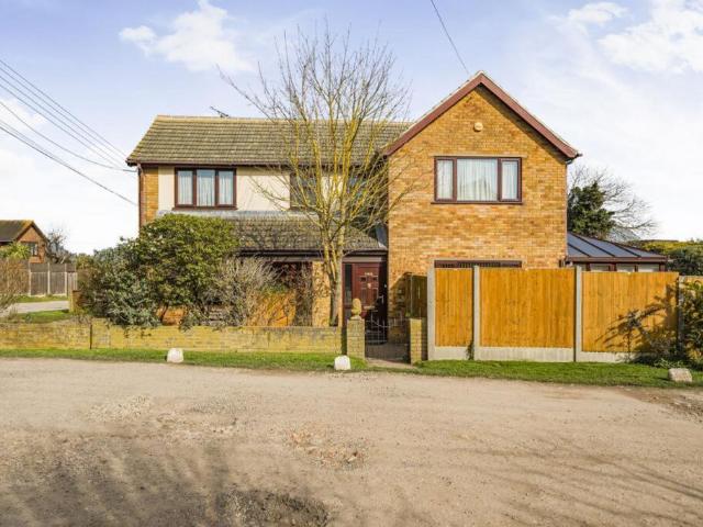 3 bedroom detached house for sale