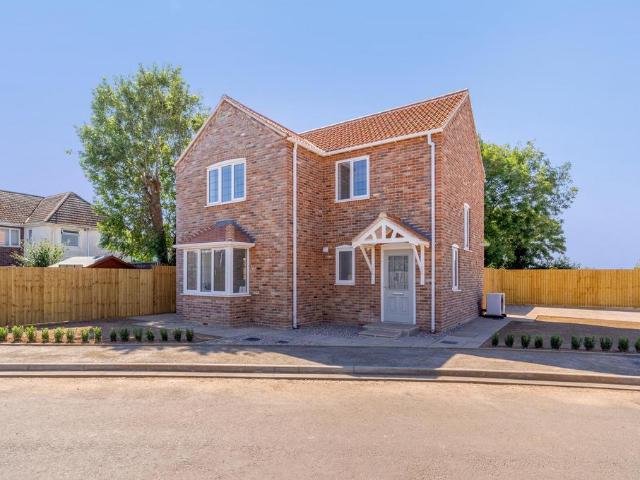 3 bedroom detached house for sale