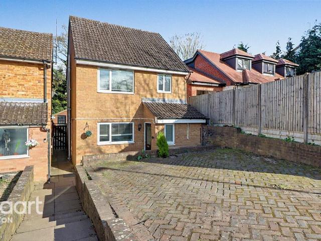 3 bedroom detached house for sale