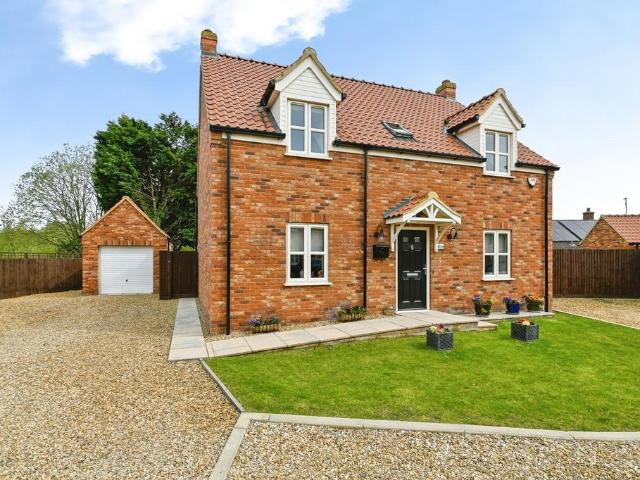 3 bedroom detached house for sale