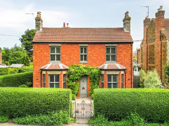 3 bedroom detached house for sale