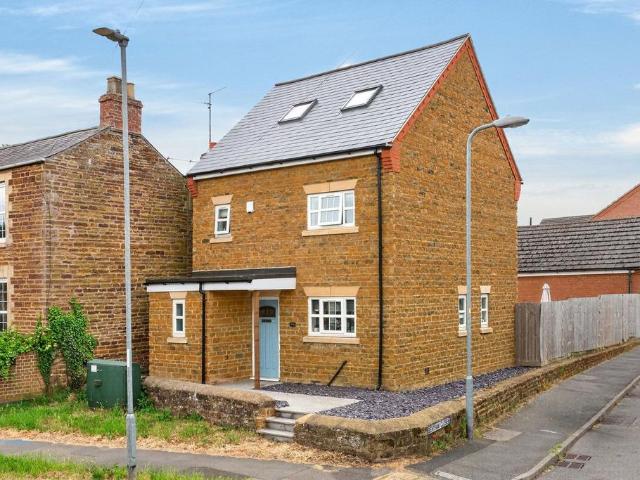 3 bedroom detached house for sale