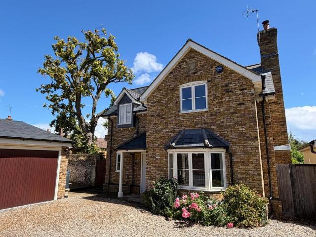 3 bedroom detached house for sale