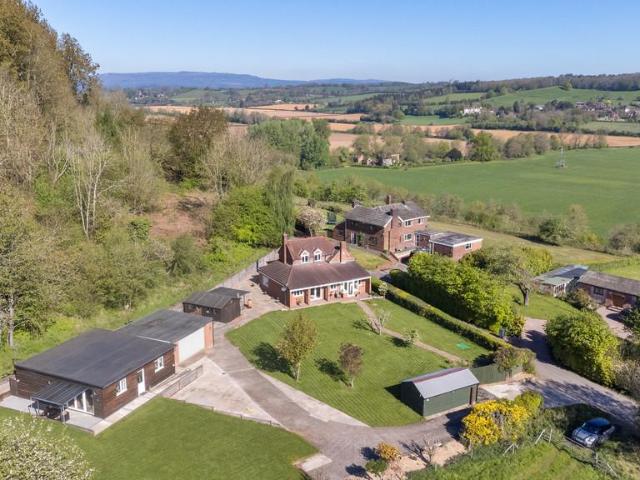 5 bedroom detached house for sale