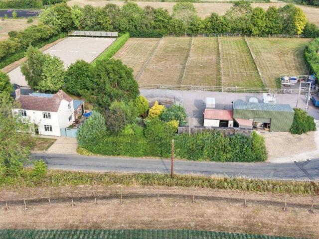 3 bedroom equestrian facility for sale
