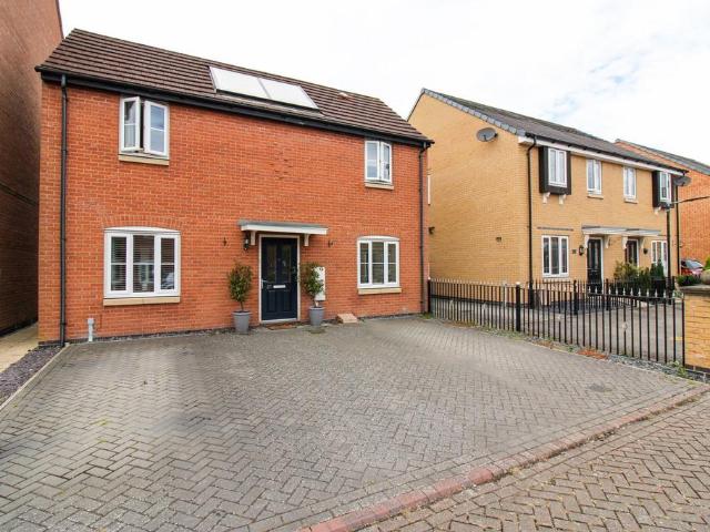 3 bedroom detached house for sale