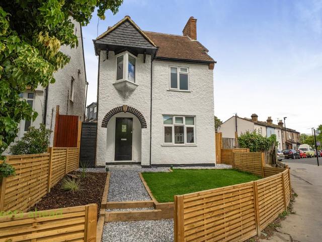 3 bedroom detached house for sale