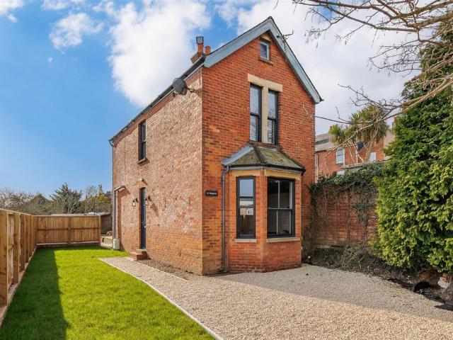 3 bedroom detached house for sale