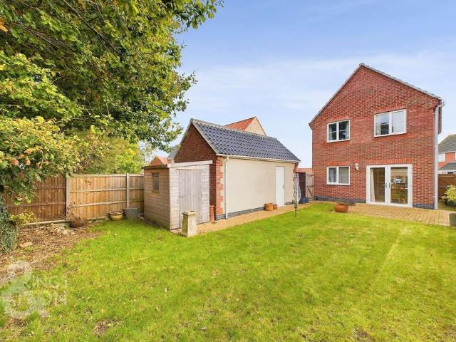 3 bedroom detached house for sale