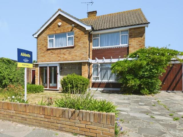 3 bedroom link detached house for sale