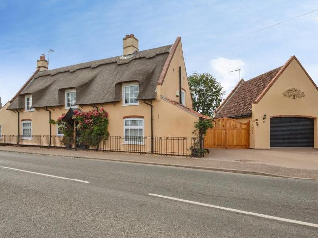 3 bedroom detached house for sale