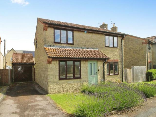 3 bedroom detached house for sale