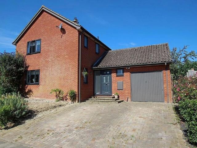 3 bedroom detached house for sale