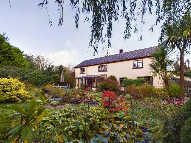 6 bedroom detached house for sale