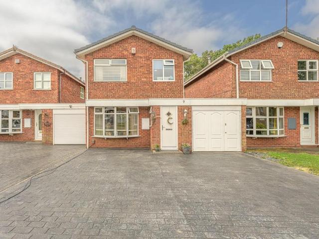 3 bedroom detached house for sale