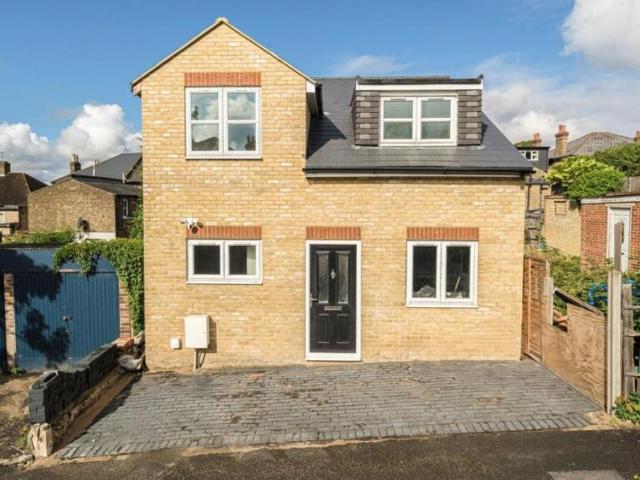 3 bedroom detached house for sale