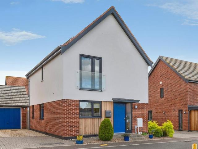 3 bedroom detached house for sale