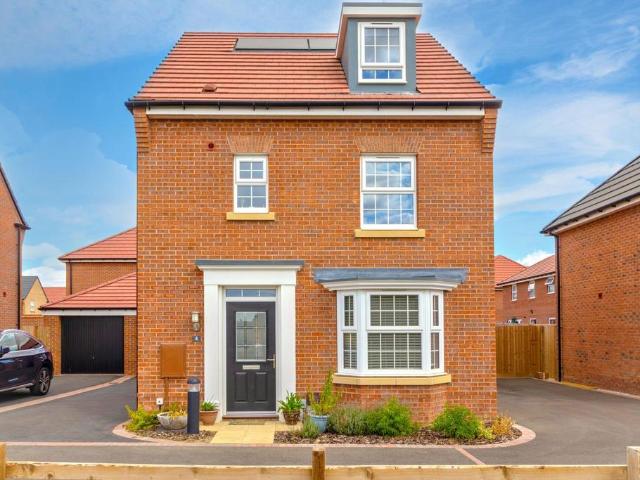 4 bedroom detached house for sale
