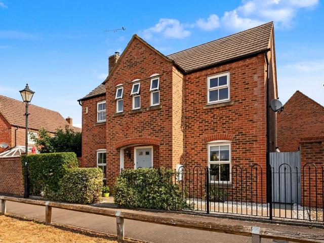 3 bedroom detached house for sale