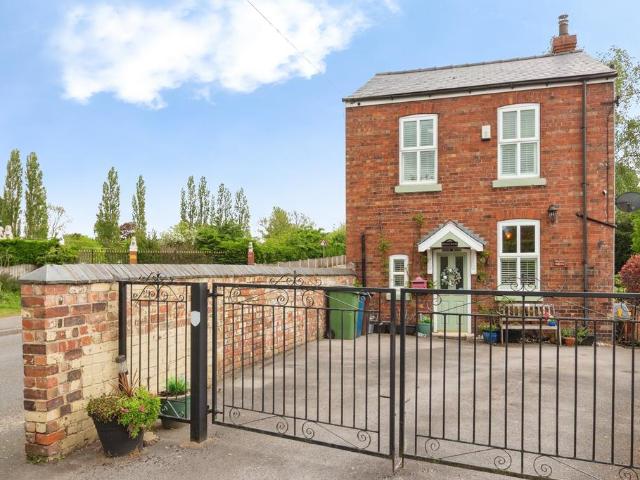 3 bedroom detached house for sale